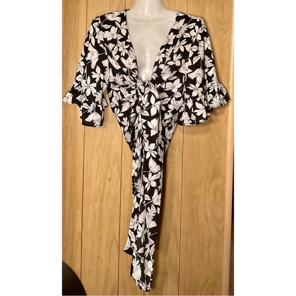 True Destiny | Tops | True Destiny Floral Tie Front Cropped Top | Poshmark